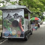 OLAHAN AIR NIRO JADI MINUMAN KEKINIAN - Berita TVRI Stasiun Sumatera Barat